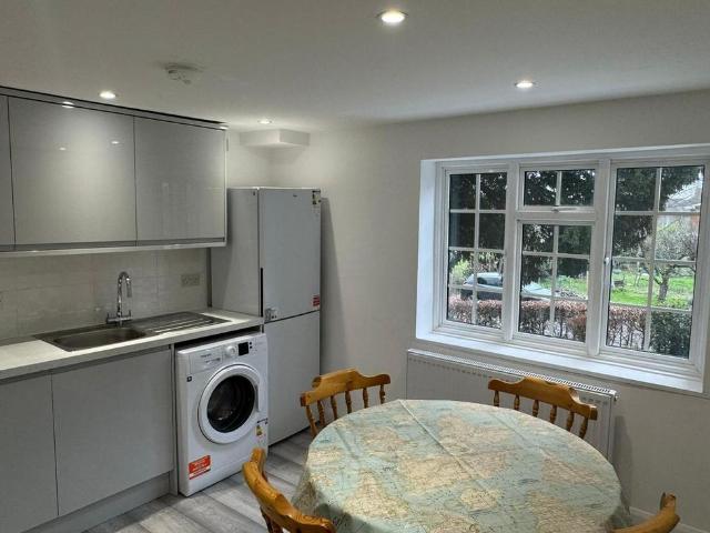 4 bedroom flat to rent