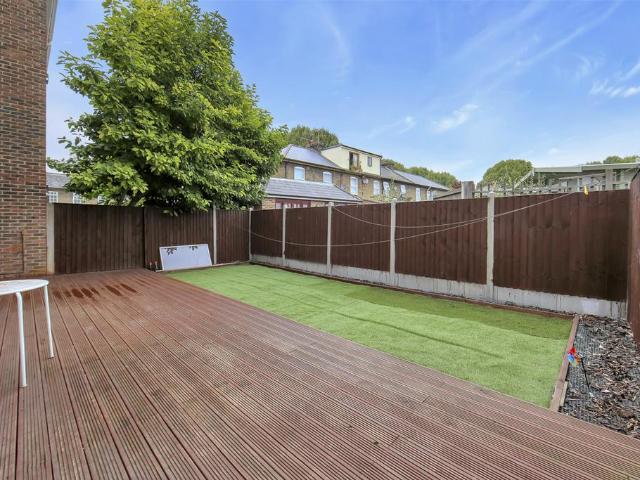 4 bedroom flat to rent