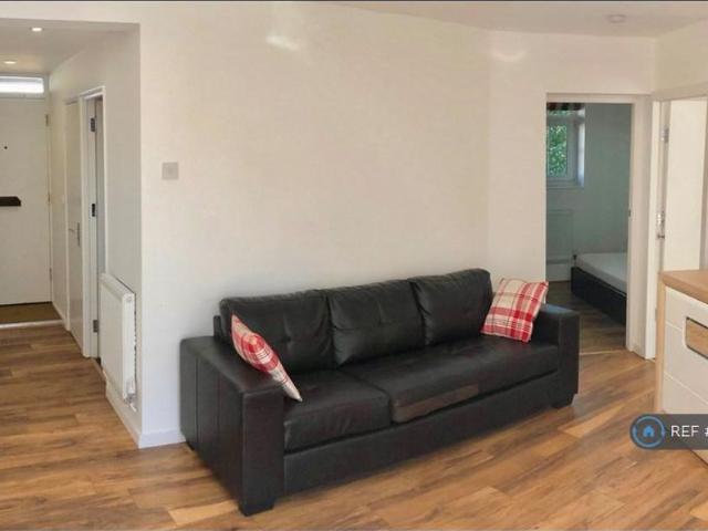 4 bedroom flat to rent