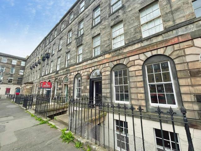 4 bedroom flat to rent