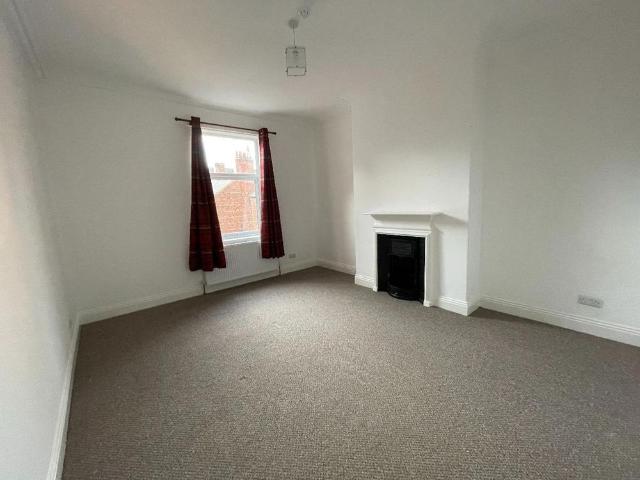 4 bedroom flat to rent