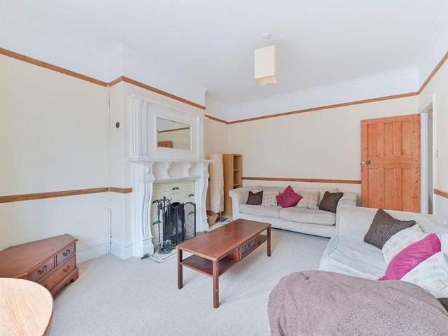 4 bedroom flat to rent