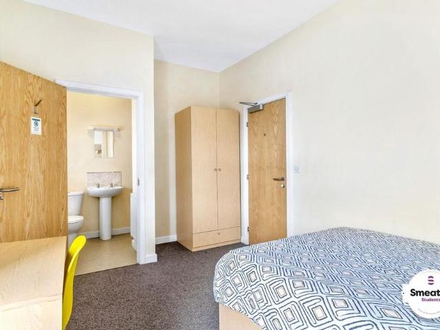 4 bedroom flat to rent