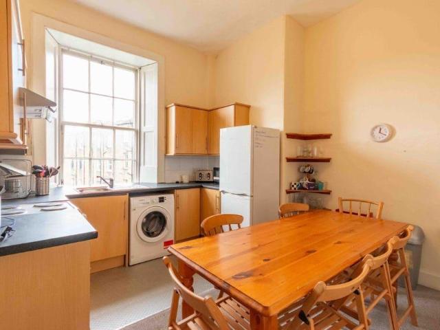 4 bedroom flat to rent