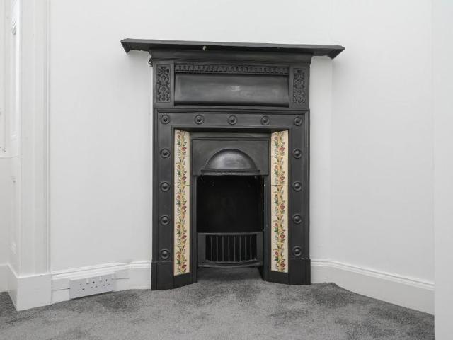 4 bedroom flat to rent