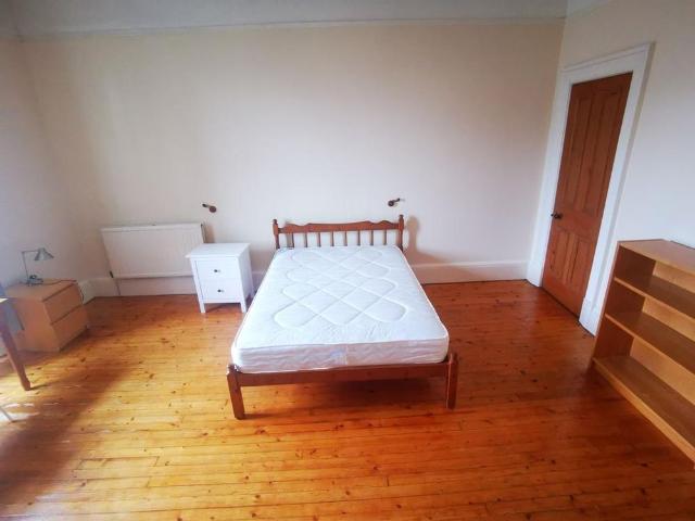 4 bedroom flat to rent