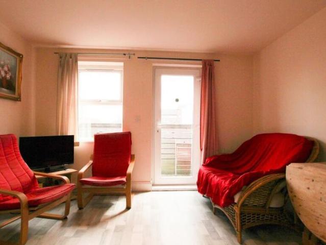 4 bedroom flat to rent