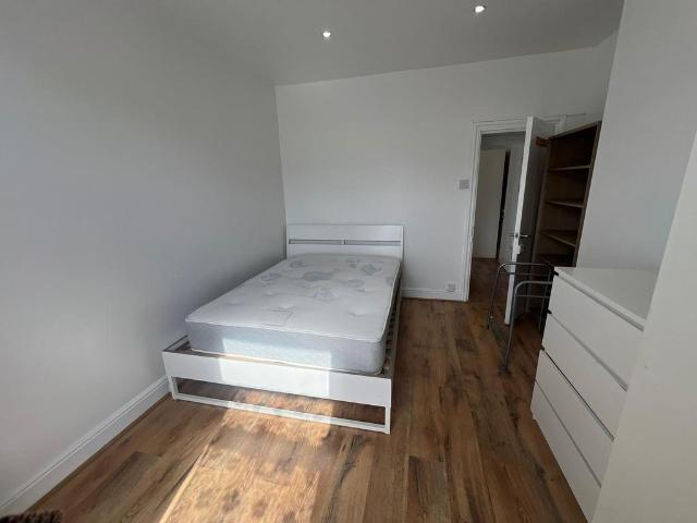 4 bedroom flat to rent