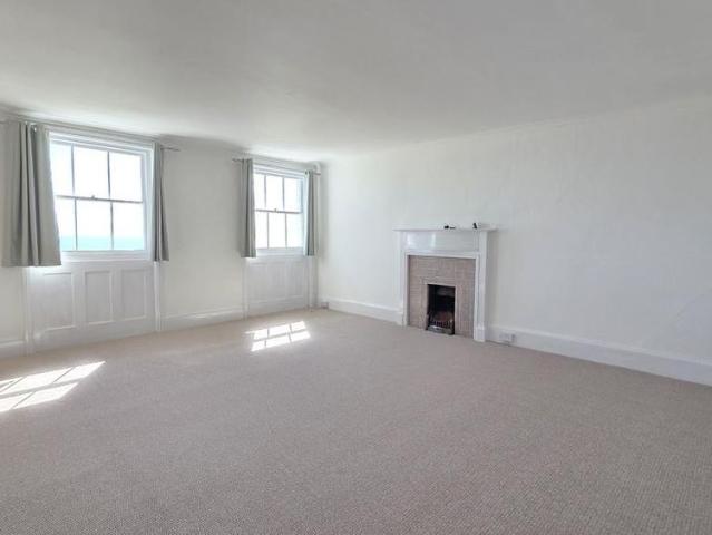 4 bedroom flat to rent