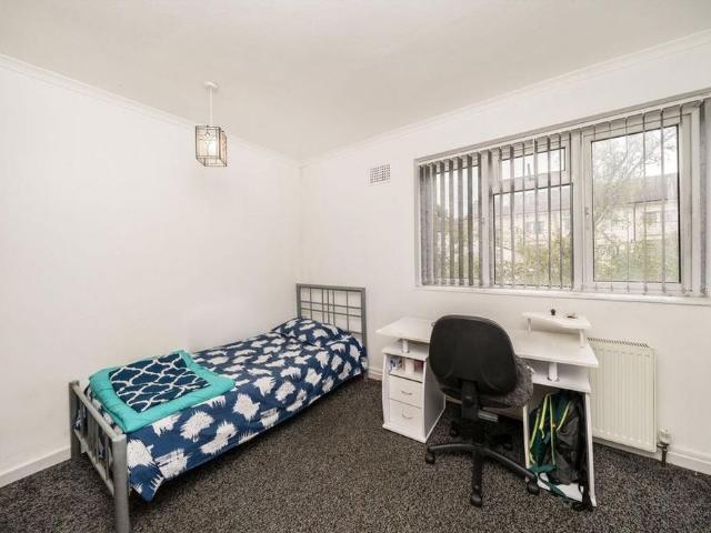4 bedroom flat to rent