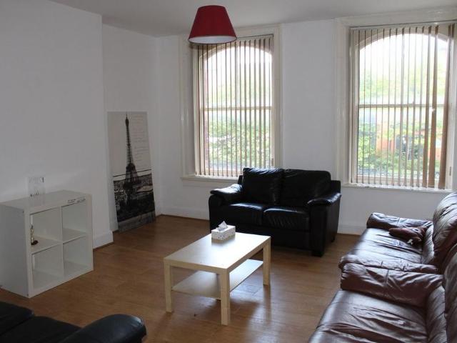 4 bedroom flat to rent