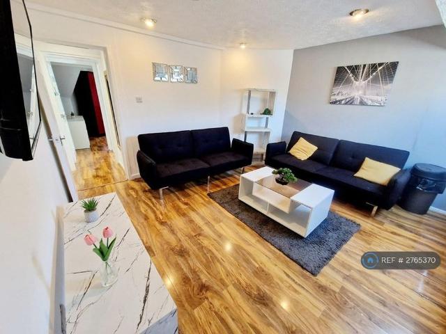 4 bedroom flat to rent