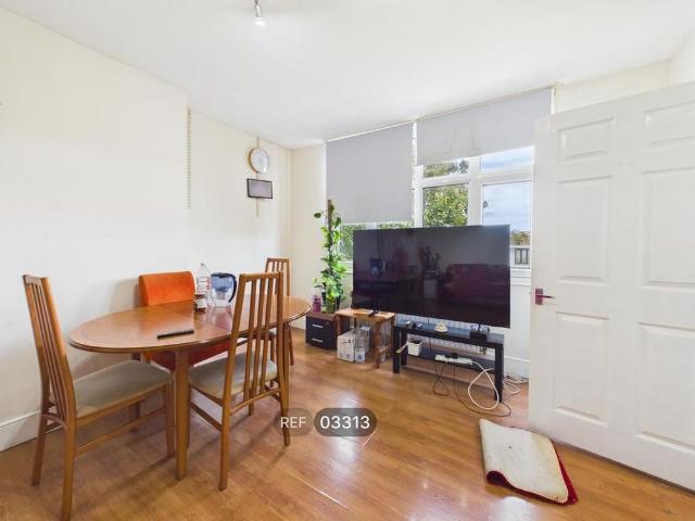 4 bedroom flat to rent