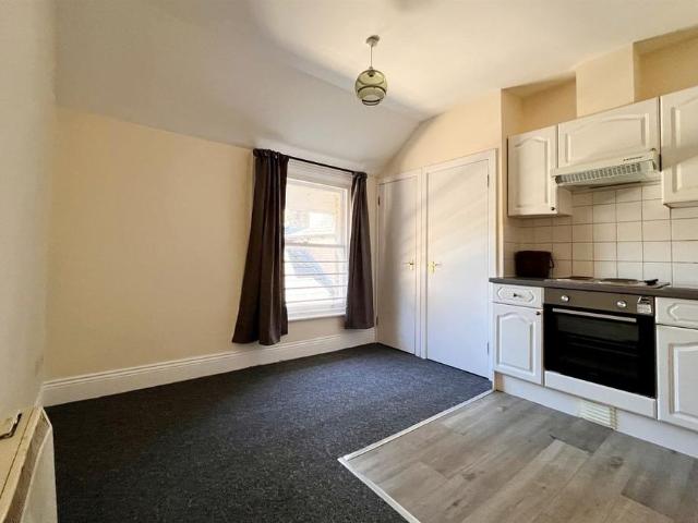 4 bedroom flat to rent