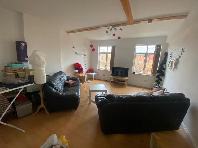4 bedroom flat to rent