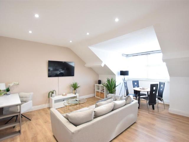 4 bedroom flat to rent