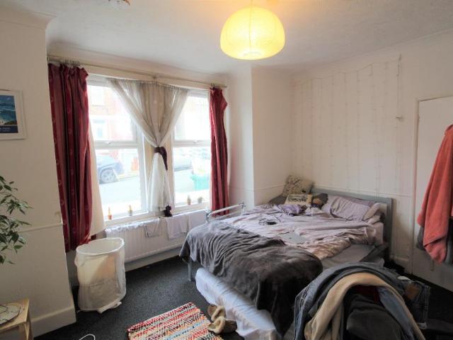 4 bedroom flat to rent