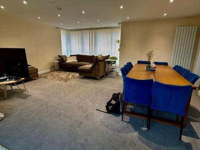 4 bedroom flat to rent