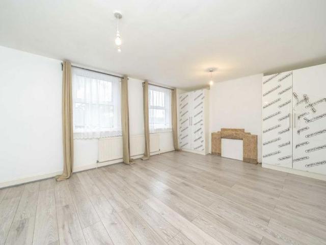 4 bedroom flat to rent