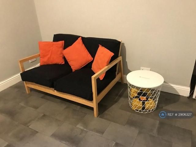 4 bedroom flat to rent