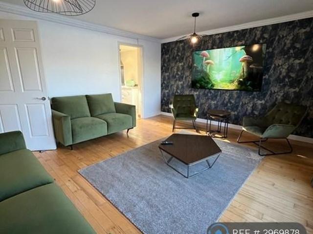 4 bedroom flat to rent