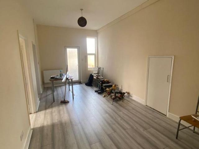 4 bedroom flat to rent