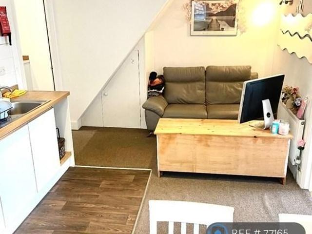 4 bedroom flat to rent