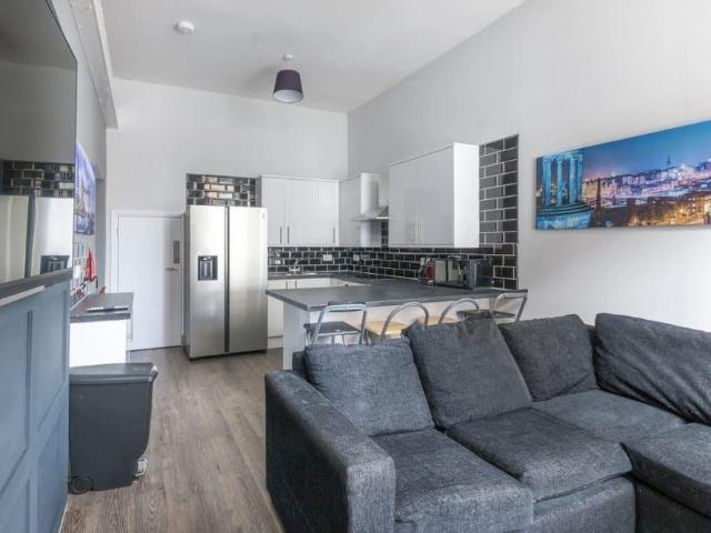 4 bedroom flat to rent