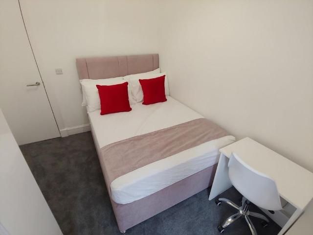 4 bedroom flat to rent