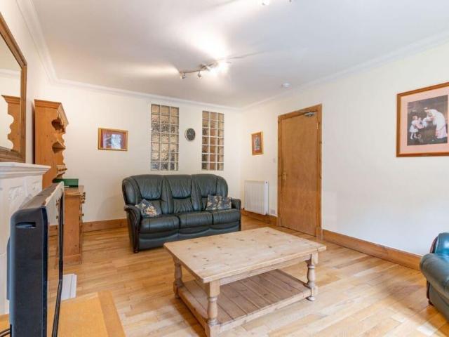 4 bedroom flat to rent