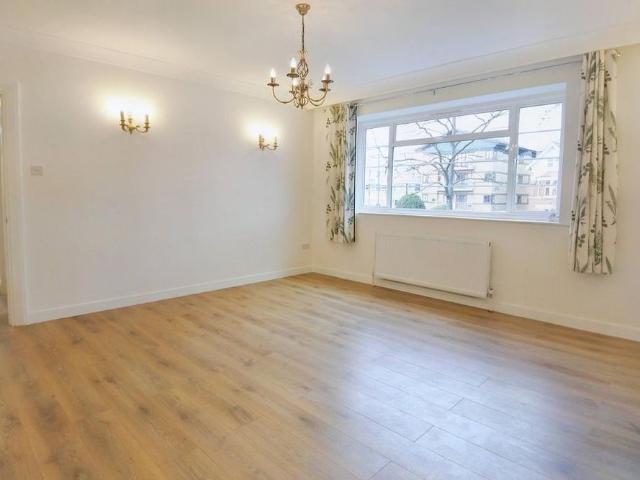 4 bedroom flat to rent
