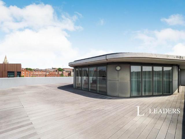 4 bedroom flat to rent