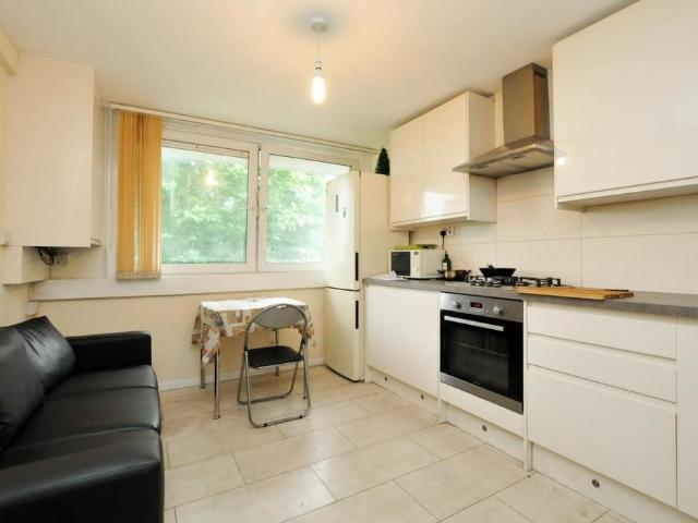 4 bedroom flat to rent