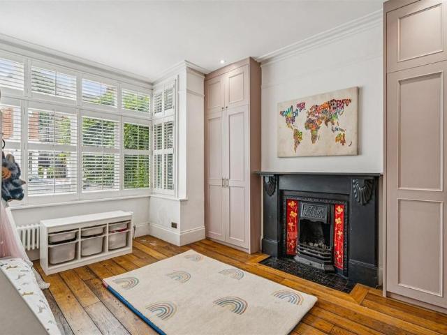 4 bedroom flat to rent