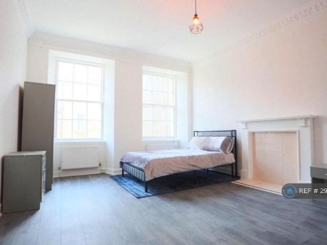 4 bedroom flat to rent
