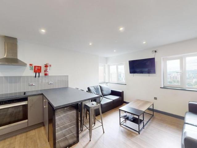 4 bedroom flat to rent