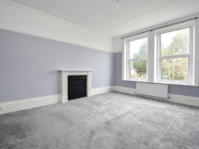 4 bedroom flat to rent