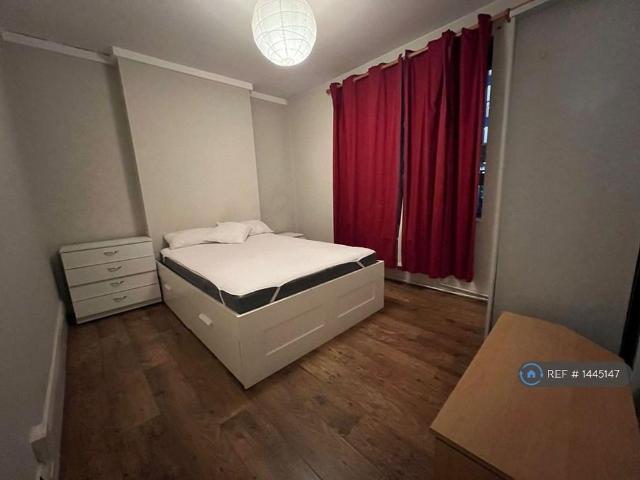 4 bedroom flat to rent