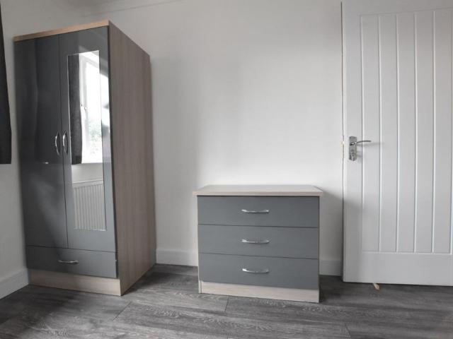 4 bedroom Flat To Rent