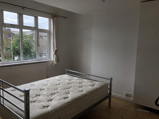 4 bedroom flat to rent