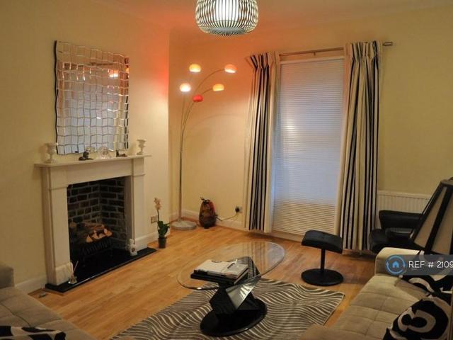 4 bedroom flat to rent