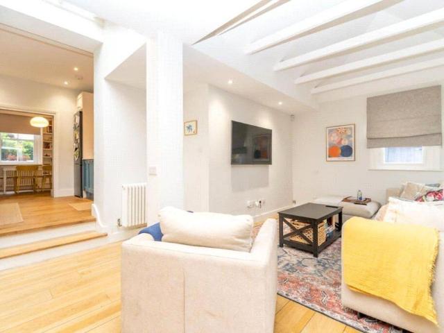 4 bedroom flat to rent