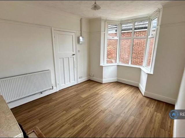 4 bedroom flat to rent