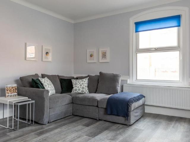 4 bedroom flat to rent