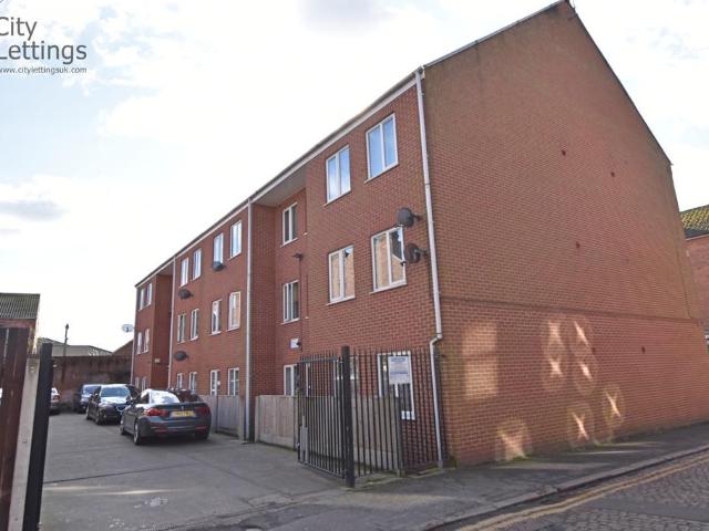 4 bedroom flat to rent
