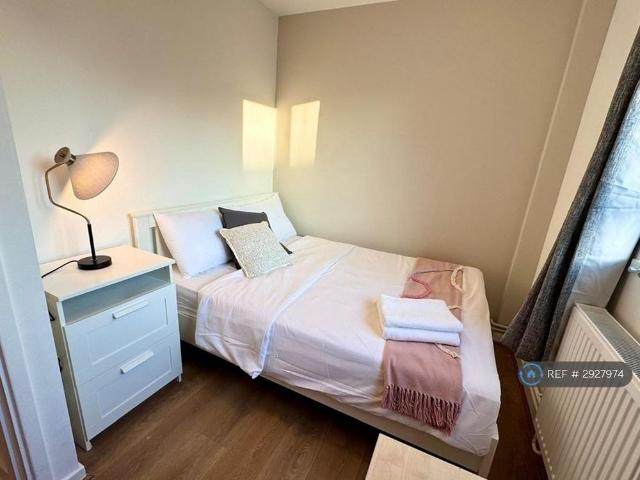 4 bedroom flat to rent