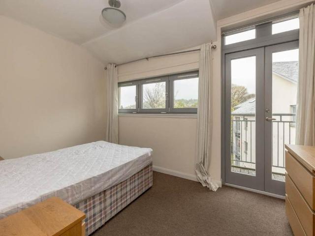 4 bedroom flat to rent