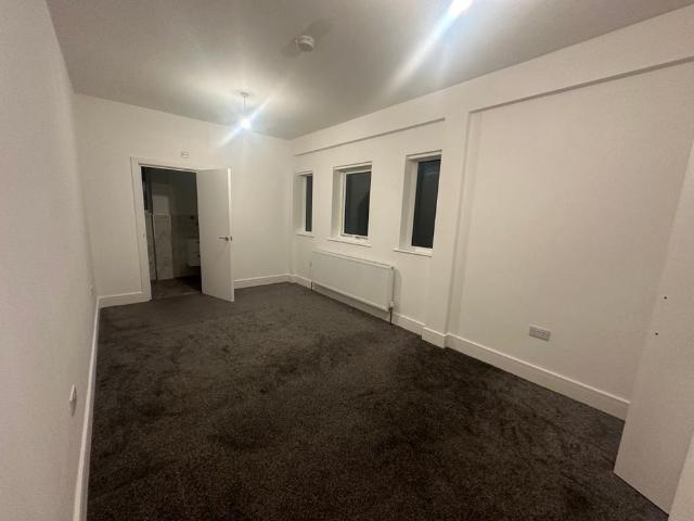 4 bedroom flat to rent