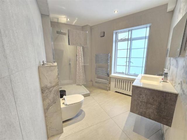 4 bedroom flat to rent
