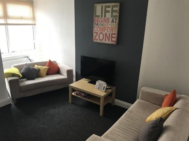 4 bedroom Flat To Rent